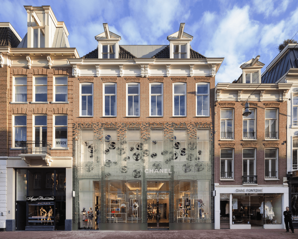 Iconic Fashion Stores with Remarkable Architecture - Outdoor Living